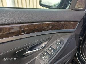 Black BMW 550 2015 in Siauliai, with an engine capacity of 4.40 L and mileage of 172 thousand km for 18000 €, photo 18 on AUTOMOTO.COM.LV