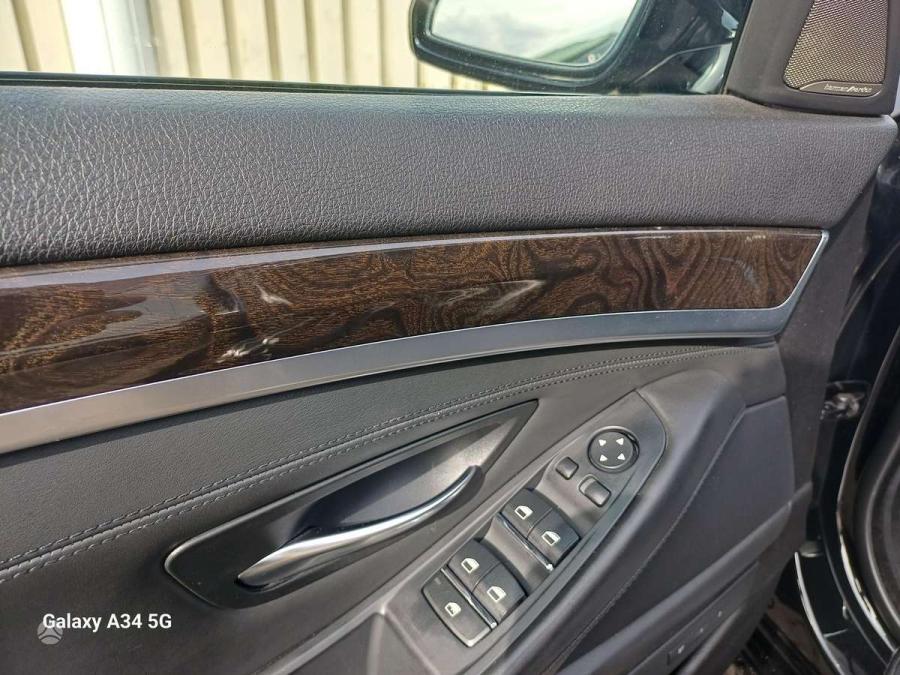 Black BMW 550 2015 in Siauliai, with an engine capacity of 4.40 L and mileage of 172 thousand km for 18000 €, photo 18 on AUTOMOTO.COM.LV