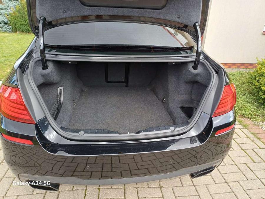 Black BMW 550 2015 in Siauliai, with an engine capacity of 4.40 L and mileage of 172 thousand km for 18000 €, photo 22 on AUTOMOTO.COM.LV