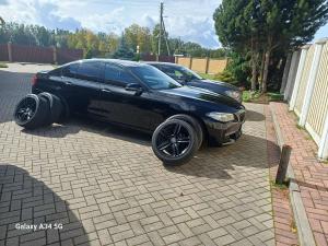 Black BMW 550 2015 in Siauliai, with an engine capacity of 4.40 L and mileage of 172 thousand km for 18000 €, photo 23 on AUTOMOTO.COM.LV