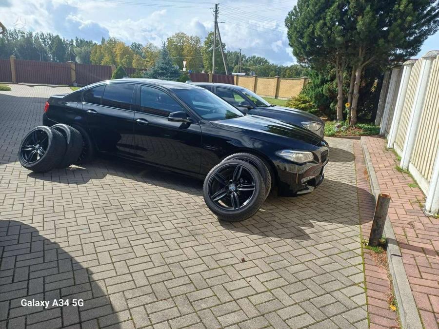 Black BMW 550 2015 in Siauliai, with an engine capacity of 4.40 L and mileage of 172 thousand km for 18000 €, photo 23 on AUTOMOTO.COM.LV