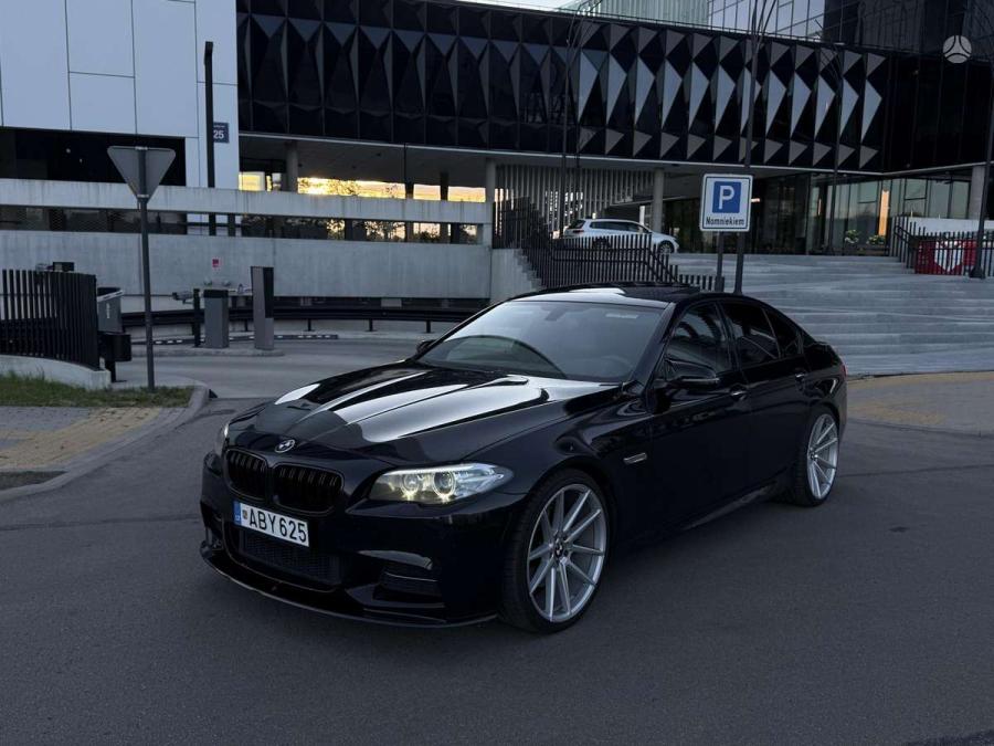 Melns BMW 550 2016 Rīga, ar dzinēja tilpumu 4.40 L un nobraukumu 316 tūkst. km par 12900 €, foto 3 vietnē AUTOMOTO.COM.LV