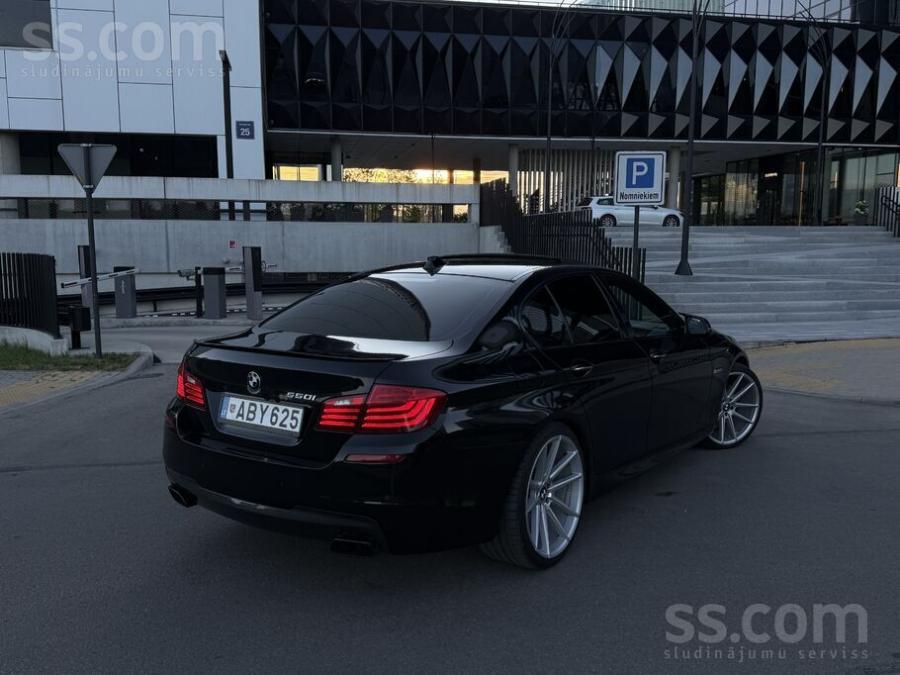 Black BMW 550 2016 in Riga, with an engine capacity of 4.40 L and mileage of 316 thousand km for 10000 €, photo 4 on AUTOMOTO.COM.LV