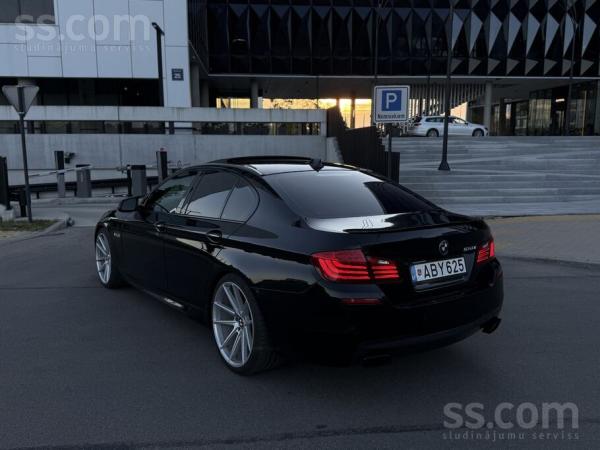 Melns BMW 550 2016 Rīga, ar dzinēja tilpumu 4.40 L un nobraukumu 316 tūkst. km par 10000 €, foto 4 vietnē AUTOMOTO.COM.LV