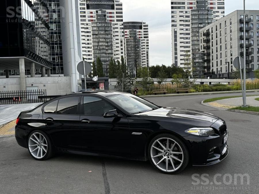 Melns BMW 550 2016 Rīga, ar dzinēja tilpumu 4.40 L un nobraukumu 314 tūkst. km par 14200 €, foto 6 vietnē AUTOMOTO.COM.LV