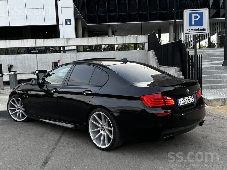 Melns BMW 550 2016 Rīga, ar dzinēja tilpumu 4.40 L un nobraukumu 314 tūkst. km par 14200 €, foto 7 vietnē AUTOMOTO.COM.LV
