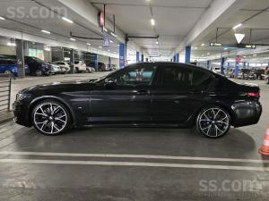 Melns BMW 550 2021 Rīga, ar dzinēja tilpumu 4.40 L un nobraukumu 122 tūkst. km par 52490 €, foto 13 vietnē AUTOMOTO.COM.LV