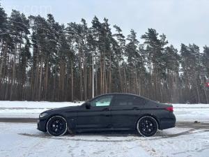 Black BMW 550 2021 in Riga, with an engine capacity of 4.40 L and mileage of 123 thousand km for 52490 €, photo 3 on AUTOMOTO.COM.LV
