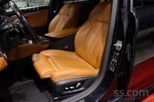 Black BMW 550 2021 in Riga, with an engine capacity of 4.40 L and mileage of 104 thousand km for 48490 €, photo 11 on AUTOMOTO.COM.LV