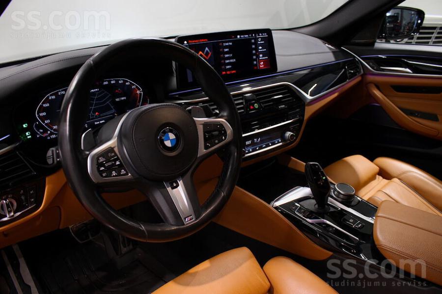 Black BMW 550 2021 in Riga, with an engine capacity of 4.40 L and mileage of 104 thousand km for 48490 €, photo 12 on AUTOMOTO.COM.LV