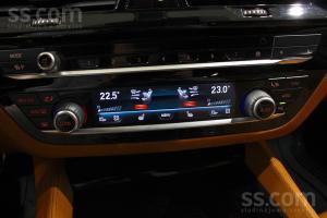 Black BMW 550 2021 in Riga, with an engine capacity of 4.40 L and mileage of 104 thousand km for 48490 €, photo 20 on AUTOMOTO.COM.LV