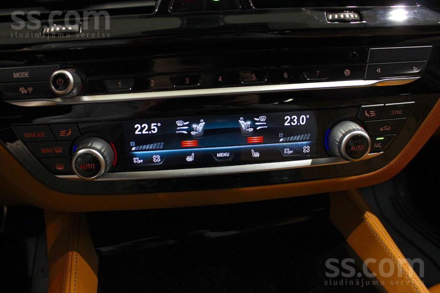 Black BMW 550 2021 in Riga, with an engine capacity of 4.40 L and mileage of 104 thousand km for 48490 €, photo 20 on AUTOMOTO.COM.LV