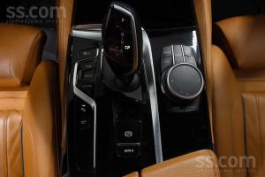Black BMW 550 2021 in Riga, with an engine capacity of 4.40 L and mileage of 104 thousand km for 48490 €, photo 22 on AUTOMOTO.COM.LV