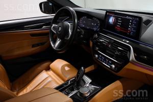 Black BMW 550 2021 in Riga, with an engine capacity of 4.40 L and mileage of 104 thousand km for 48490 €, photo 23 on AUTOMOTO.COM.LV