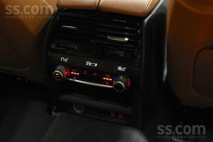 Black BMW 550 2021 in Riga, with an engine capacity of 4.40 L and mileage of 104 thousand km for 48490 €, photo 27 on AUTOMOTO.COM.LV