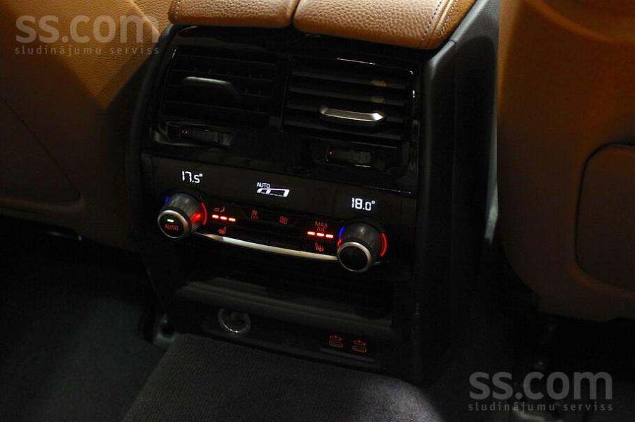 Black BMW 550 2021 in Riga, with an engine capacity of 4.40 L and mileage of 104 thousand km for 48490 €, photo 27 on AUTOMOTO.COM.LV