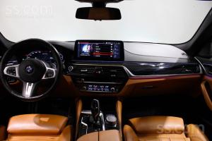 Black BMW 550 2021 in Riga, with an engine capacity of 4.40 L and mileage of 104 thousand km for 48490 €, photo 29 on AUTOMOTO.COM.LV