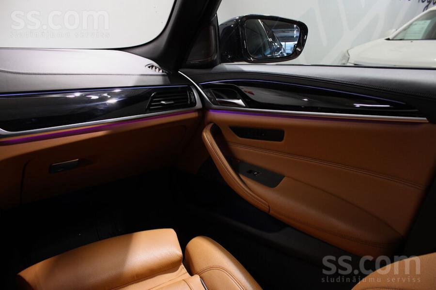 Black BMW 550 2021 in Riga, with an engine capacity of 4.40 L and mileage of 104 thousand km for 48490 €, photo 30 on AUTOMOTO.COM.LV