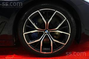 Black BMW 550 2021 in Riga, with an engine capacity of 4.40 L and mileage of 104 thousand km for 48490 €, photo 32 on AUTOMOTO.COM.LV
