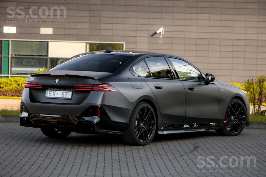 Melns BMW 550 2024 Jelgava, ar dzinēja tilpumu 3.00 L un nobraukumu 34 tūkst. km par 67500 €, foto 4 vietnē AUTOMOTO.COM.LV