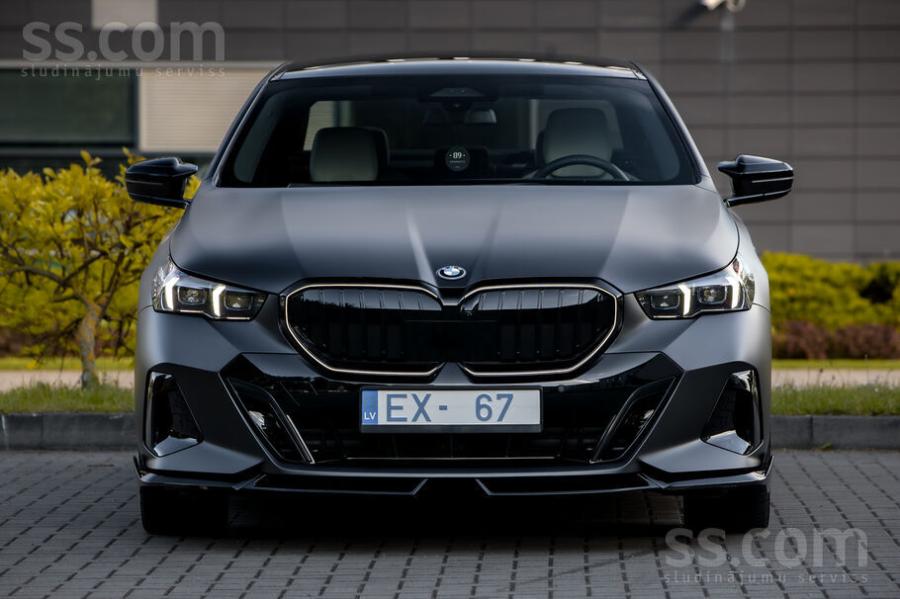 Melns BMW 550 2024 Jelgava, ar dzinēja tilpumu 3.00 L un nobraukumu 34 tūkst. km par 67500 €, foto 5 vietnē AUTOMOTO.COM.LV