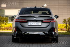 Melns BMW 550 2024 Jelgava, ar dzinēja tilpumu 3.00 L un nobraukumu 34 tūkst. km par 67500 €, foto 7 vietnē AUTOMOTO.COM.LV