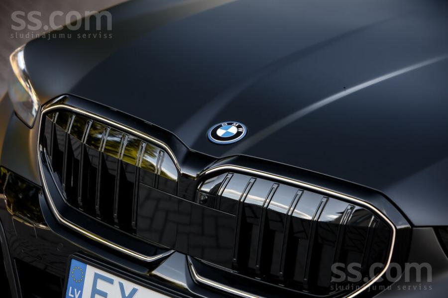 Melns BMW 550 2024 Jelgava, ar dzinēja tilpumu 3.00 L un nobraukumu 34 tūkst. km par 67500 €, foto 8 vietnē AUTOMOTO.COM.LV