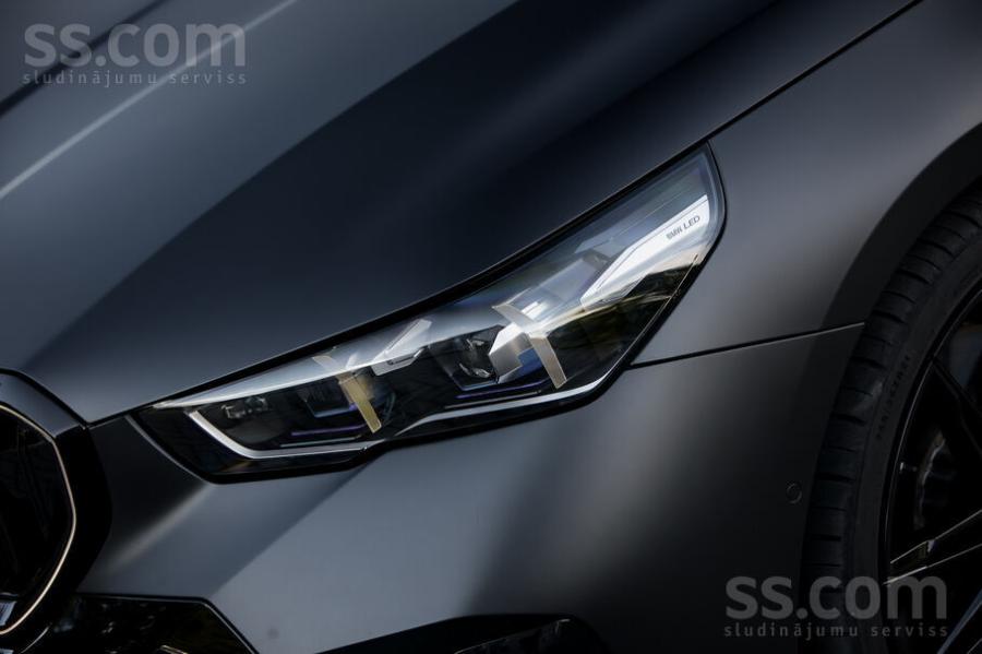 Melns BMW 550 2024 Jelgava, ar dzinēja tilpumu 3.00 L un nobraukumu 34 tūkst. km par 67500 €, foto 11 vietnē AUTOMOTO.COM.LV