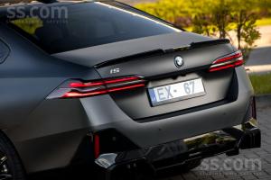 Melns BMW 550 2024 Jelgava, ar dzinēja tilpumu 3.00 L un nobraukumu 34 tūkst. km par 67500 €, foto 20 vietnē AUTOMOTO.COM.LV