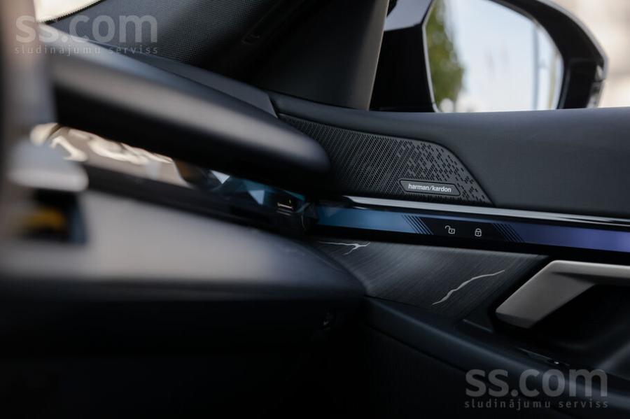 Melns BMW 550 2024 Jelgava, ar dzinēja tilpumu 3.00 L un nobraukumu 34 tūkst. km par 67500 €, foto 26 vietnē AUTOMOTO.COM.LV