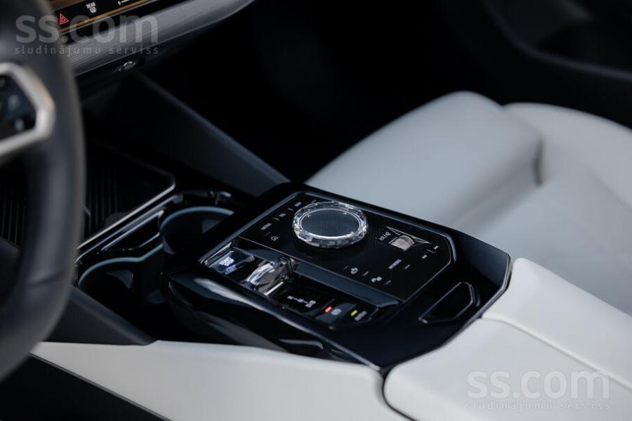 Melns BMW 550 2024 Jelgava, ar dzinēja tilpumu 3.00 L un nobraukumu 34 tūkst. km par 67500 €, foto 28 vietnē AUTOMOTO.COM.LV