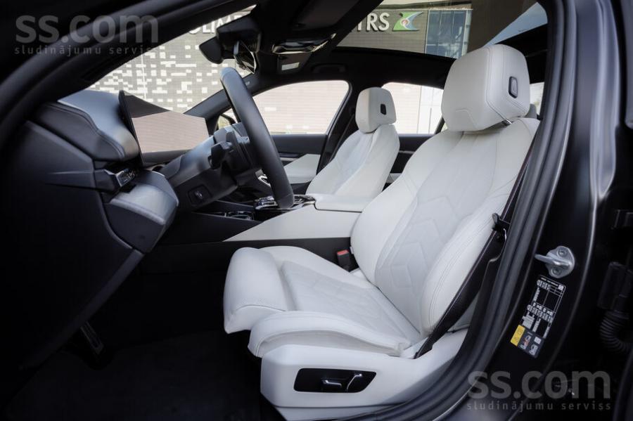 Melns BMW 550 2024 Jelgava, ar dzinēja tilpumu 3.00 L un nobraukumu 34 tūkst. km par 67500 €, foto 29 vietnē AUTOMOTO.COM.LV