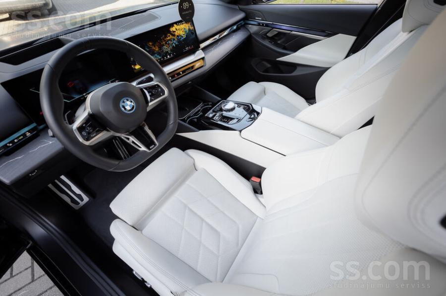 Melns BMW 550 2024 Jelgava, ar dzinēja tilpumu 3.00 L un nobraukumu 34 tūkst. km par 67500 €, foto 31 vietnē AUTOMOTO.COM.LV