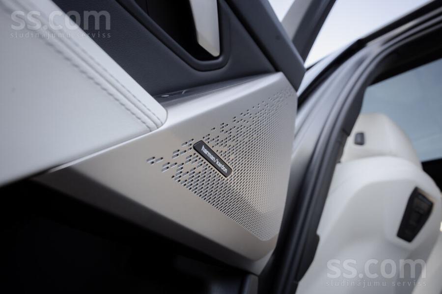 Melns BMW 550 2024 Jelgava, ar dzinēja tilpumu 3.00 L un nobraukumu 34 tūkst. km par 67500 €, foto 33 vietnē AUTOMOTO.COM.LV