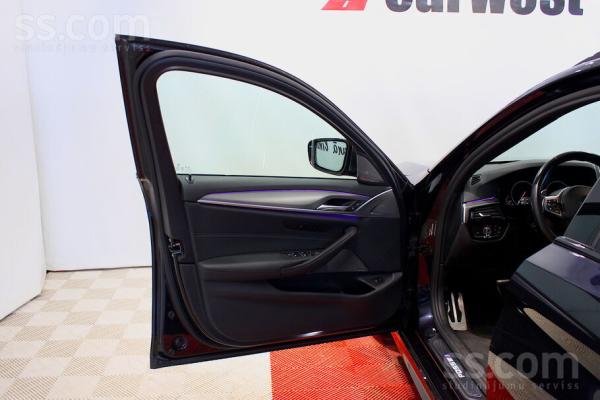 Black BMW 550 2019 in Riga, with an engine capacity of 3.00 L and mileage of 186 thousand km for 29900 €, photo 8 on AUTOMOTO.COM.LV
