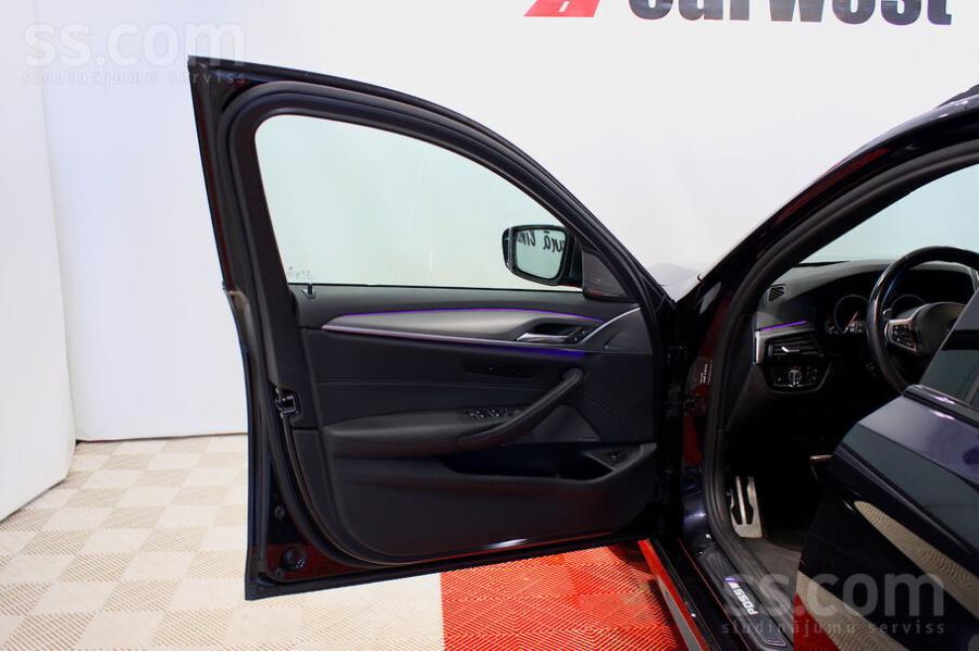 Black BMW 550 2019 in Riga, with an engine capacity of 3.00 L and mileage of 186 thousand km for 29900 €, photo 9 on AUTOMOTO.COM.LV
