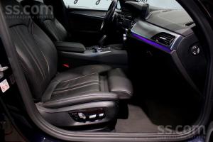 Black BMW 550 2019 in Riga, with an engine capacity of 3.00 L and mileage of 186 thousand km for 29900 €, photo 27 on AUTOMOTO.COM.LV