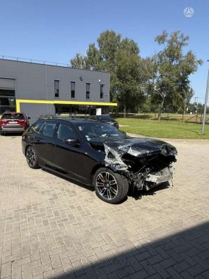 Melns BMW 550 2025 Plungė, ar dzinēja tilpumu 3.00 L un nobraukumu 75 tūkst. km par 32500 €, foto  vietnē AUTOMOTO.COM.LV