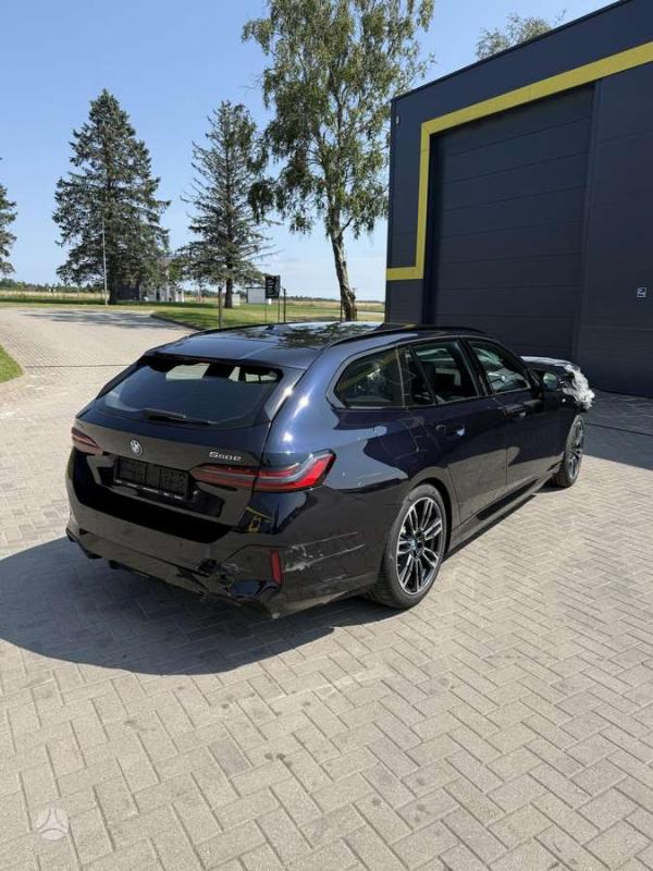 Black BMW 550 2025 in Plunge, with an engine capacity of 3.00 L and mileage of 75 thousand km for 32500 €, photo 3 on AUTOMOTO.COM.LV