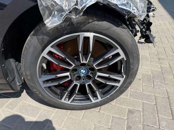 Black BMW 550 2025 in Plunge, with an engine capacity of 3.00 L and mileage of 75 thousand km for 32500 €, photo 7 on AUTOMOTO.COM.LV