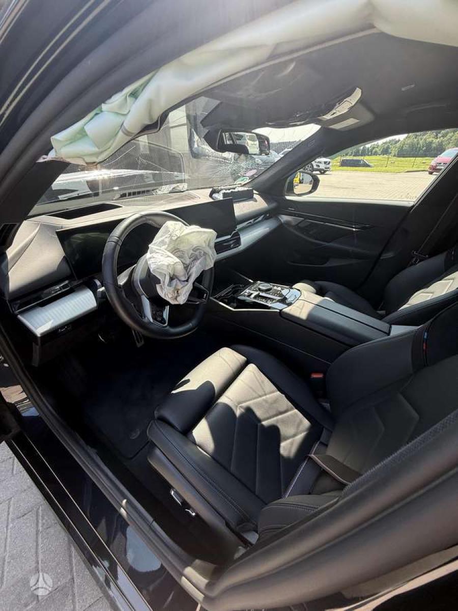 Melns BMW 550 2025 Plungė, ar dzinēja tilpumu 3.00 L un nobraukumu 75 tūkst. km par 32500 €, foto 9 vietnē AUTOMOTO.COM.LV