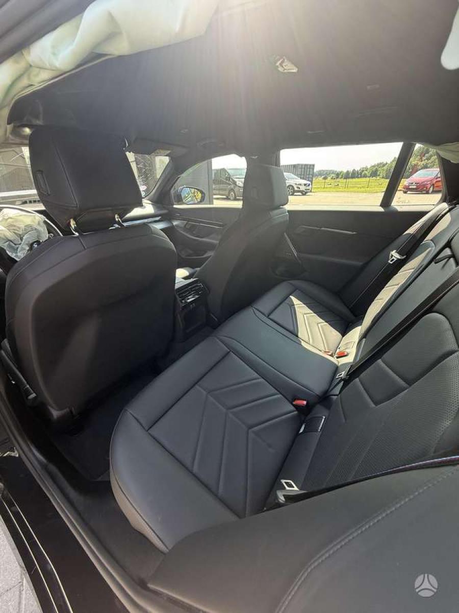 Melns BMW 550 2025 Plungė, ar dzinēja tilpumu 3.00 L un nobraukumu 75 tūkst. km par 32500 €, foto 10 vietnē AUTOMOTO.COM.LV