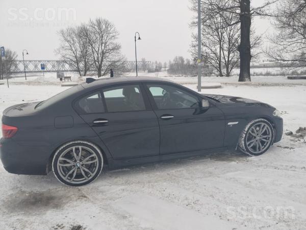 Синий БМВ 550 2015 в Даугавпилс, объемом двигателя 3.00 л и пробегом 202 тыс. км за 20000 €, фото 3 на AUTOMOTO.COM.LV