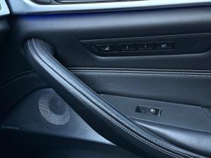 Blue BMW 550 2017 in Riga, with an engine capacity of 4.40 L and mileage of 179 thousand km for 29980 €, photo 5 on AUTOMOTO.COM.LV