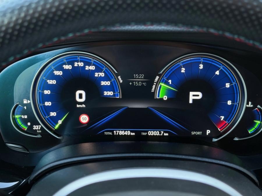 Blue BMW 550 2017 in Riga, with an engine capacity of 4.40 L and mileage of 179 thousand km for 29980 €, photo 6 on AUTOMOTO.COM.LV