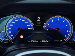 Blue BMW 550 2017 in Riga, with an engine capacity of 4.40 L and mileage of 179 thousand km for 29980 €, photo 8 on AUTOMOTO.COM.LV