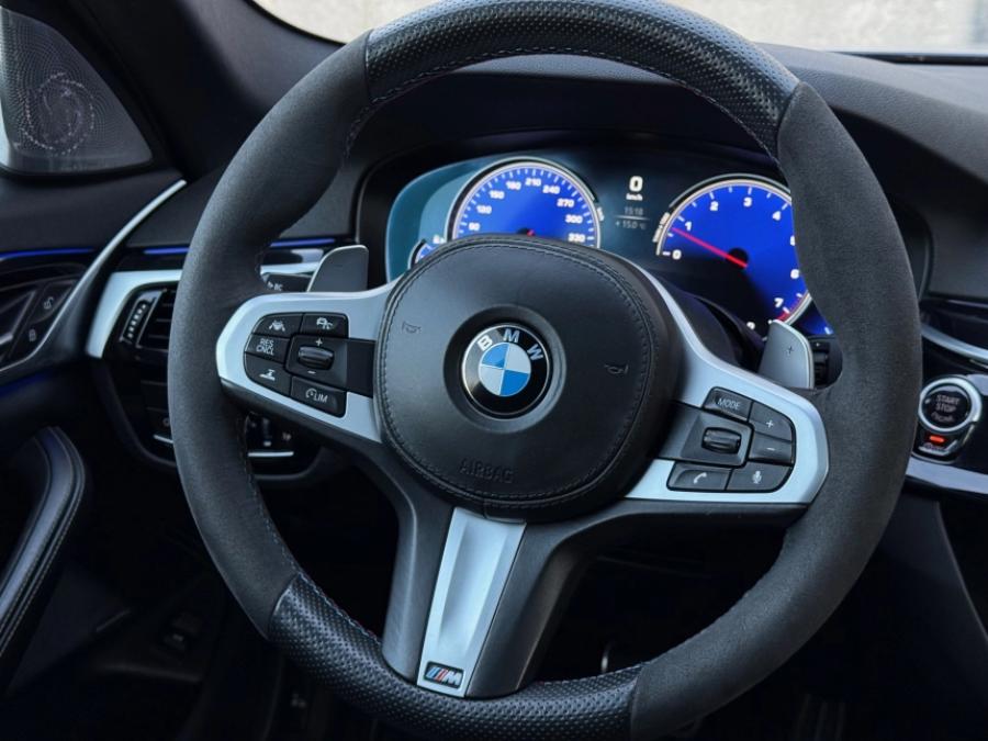 Blue BMW 550 2017 in Riga, with an engine capacity of 4.40 L and mileage of 179 thousand km for 29980 €, photo 20 on AUTOMOTO.COM.LV