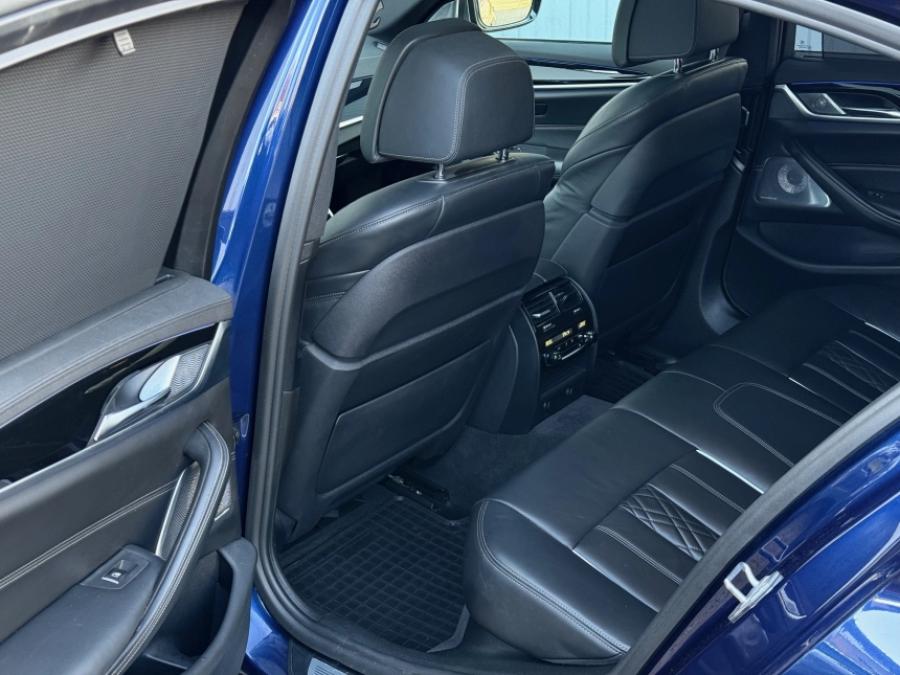 Blue BMW 550 2017 in Riga, with an engine capacity of 4.40 L and mileage of 179 thousand km for 29980 €, photo 26 on AUTOMOTO.COM.LV