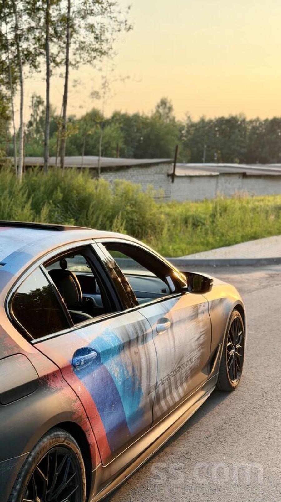 Blue BMW 550 2018 in Daugavpils, with an engine capacity of 4.40 L and mileage of 198 thousand km for 31500 €, photo 18 on AUTOMOTO.COM.LV