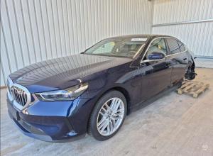 Blue BMW 550 2024 in Klaipeda, with an engine capacity of 3.00 L and mileage of 24 thousand km for 27750 €, photo 3 on AUTOMOTO.COM.LV